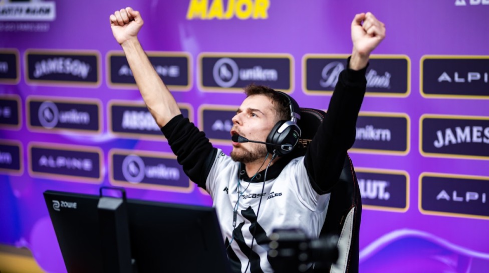 ENCE Signs rigoN, Benches gla1ve in Bold Roster Move